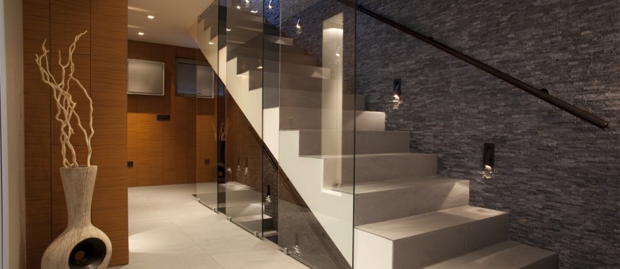 Creative Ways to Use Glass In Your Home Decor | Zameen Blog