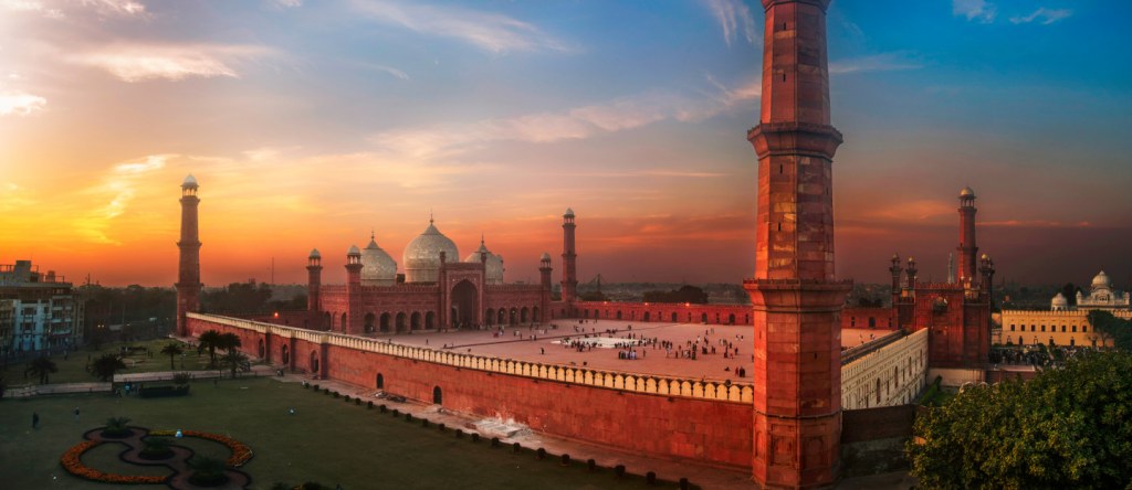 6 Most Beautiful & Largest Mosques in Pakistan | Zameen Blog