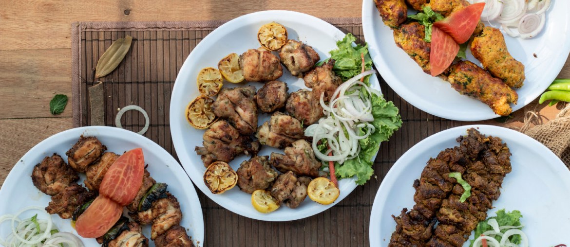 Restaurants with Best Desi Food in Lahore! | Zameen Blog