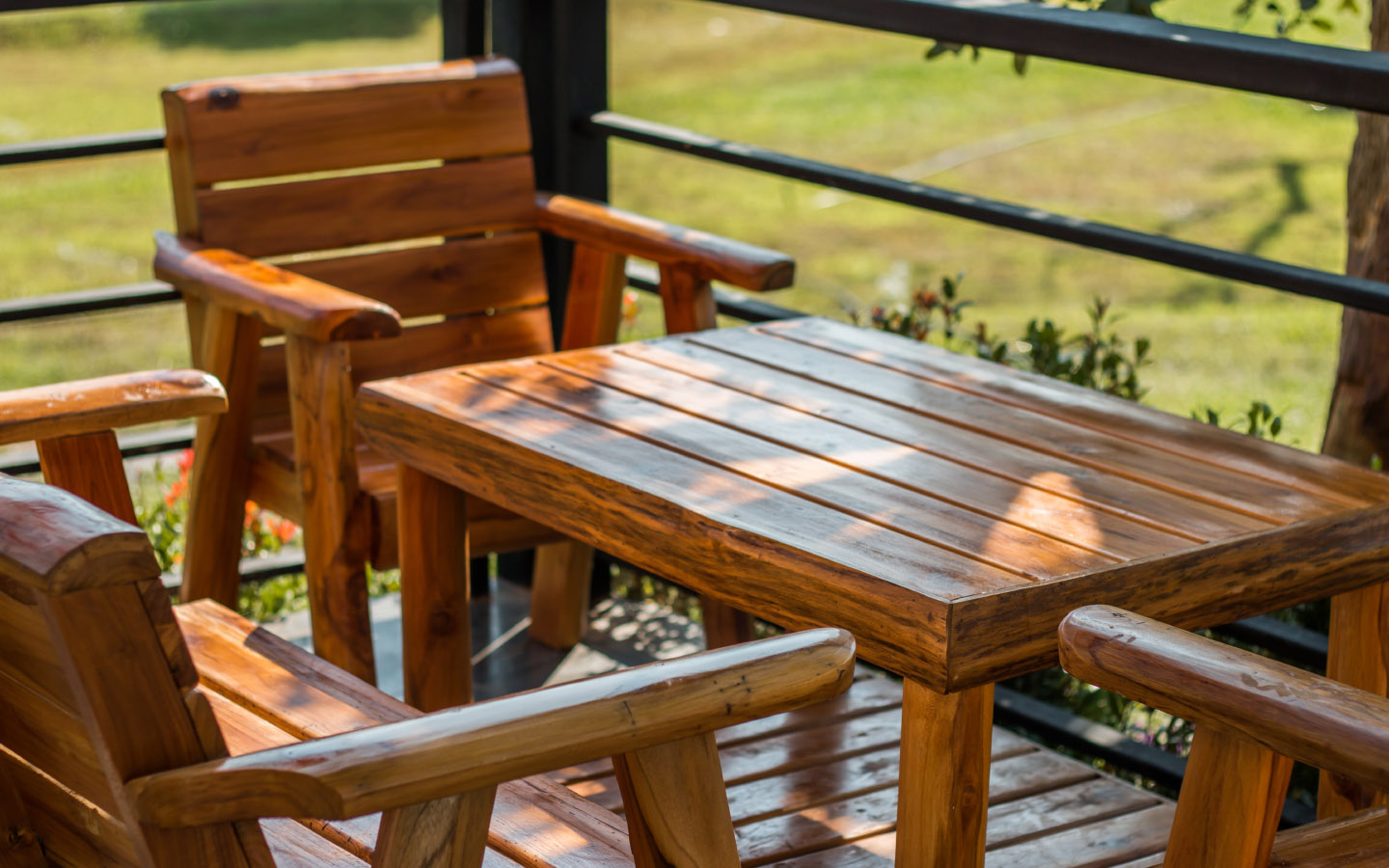 11 DIY Hacks to Fix Wood Scratches On Furniture | Zameen Blog