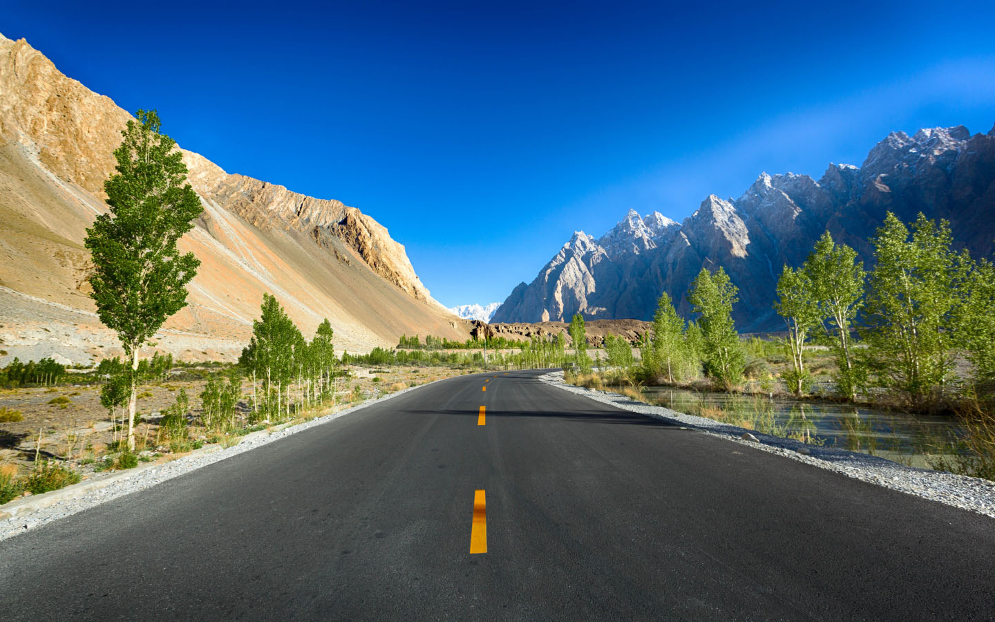 10 Most Scenic & Beautiful Roads in Pakistan | Zameen Blog