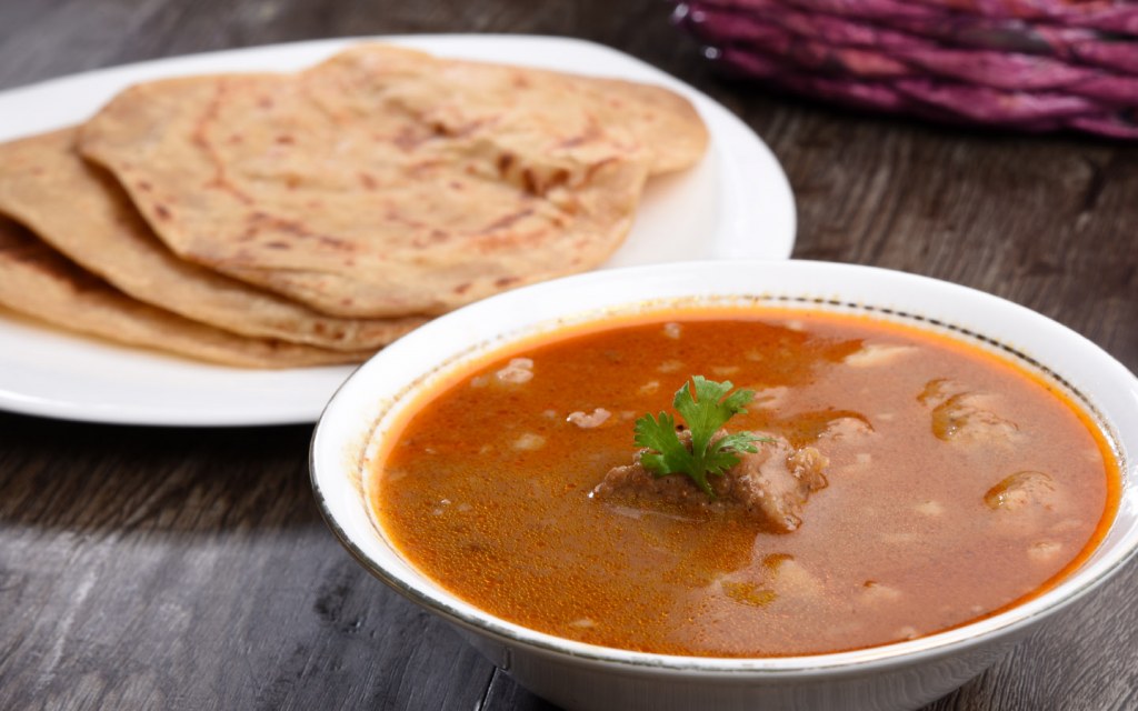 Restaurants Serving Best Nihari in Karachi | Zameen Blog