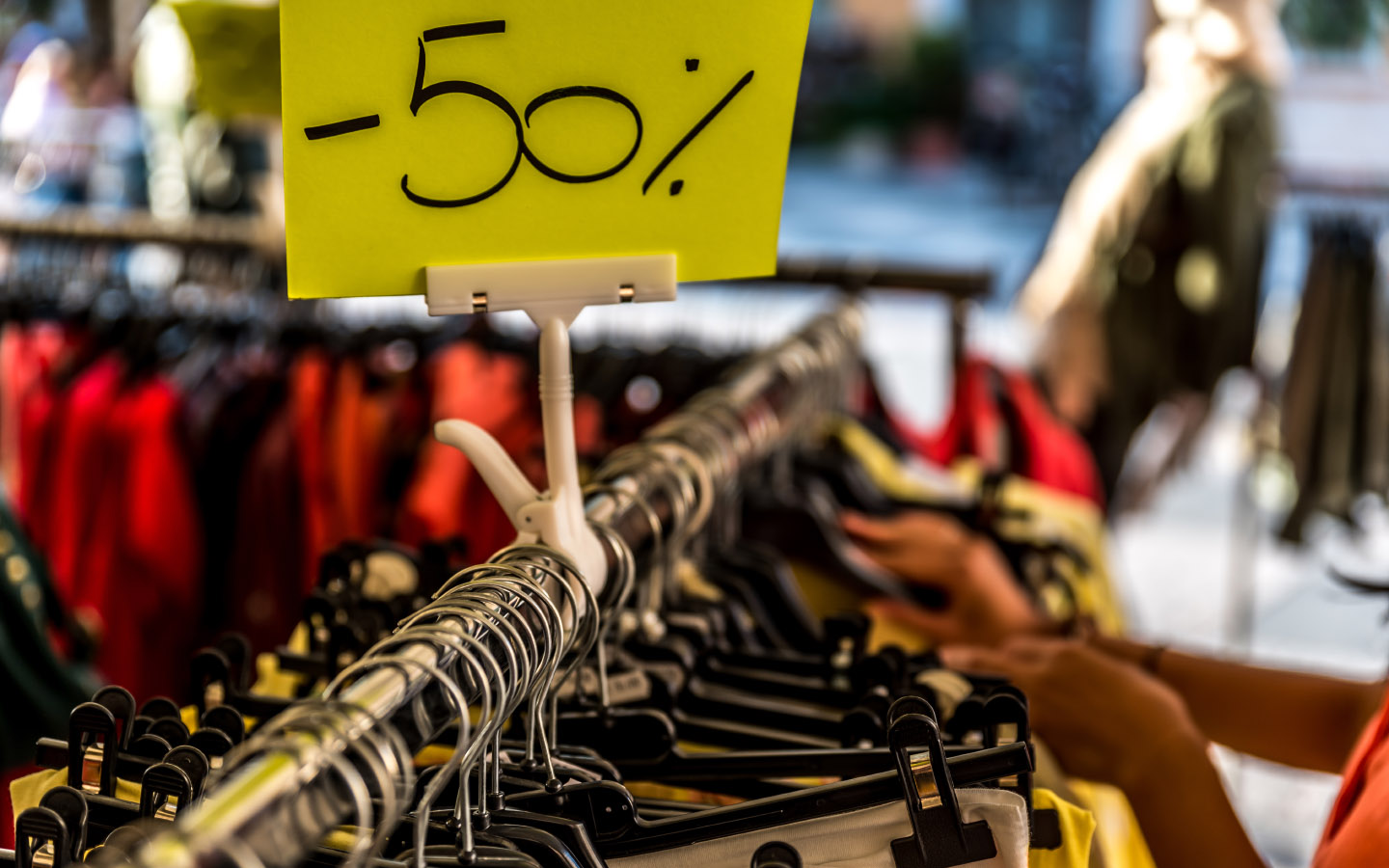 7 Budget Friendly Shopping Tips to Save Money | Zameen Blog