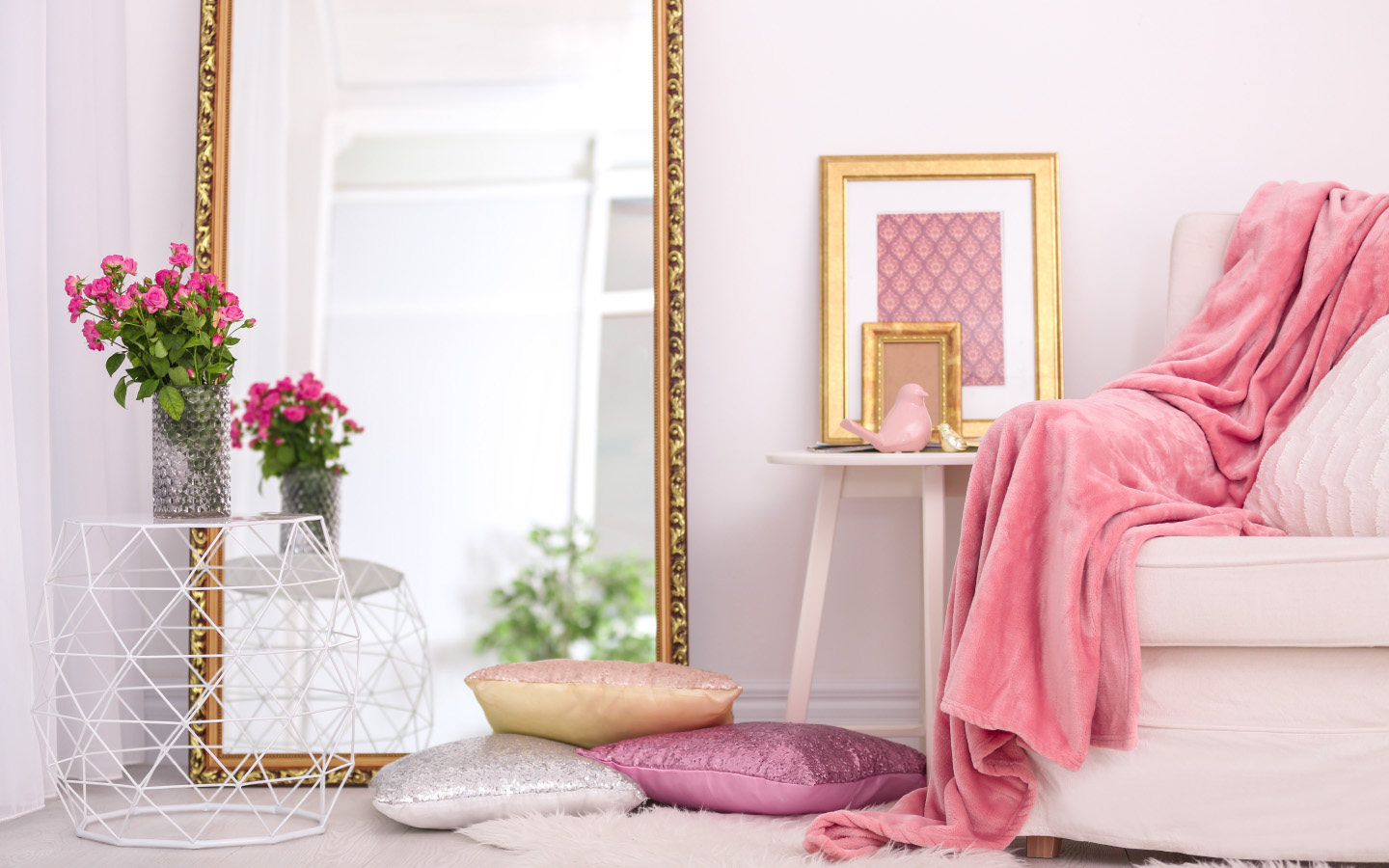 8 Ways to Use Mirrors to Make Your Home Look Bigger | Zameen Blog