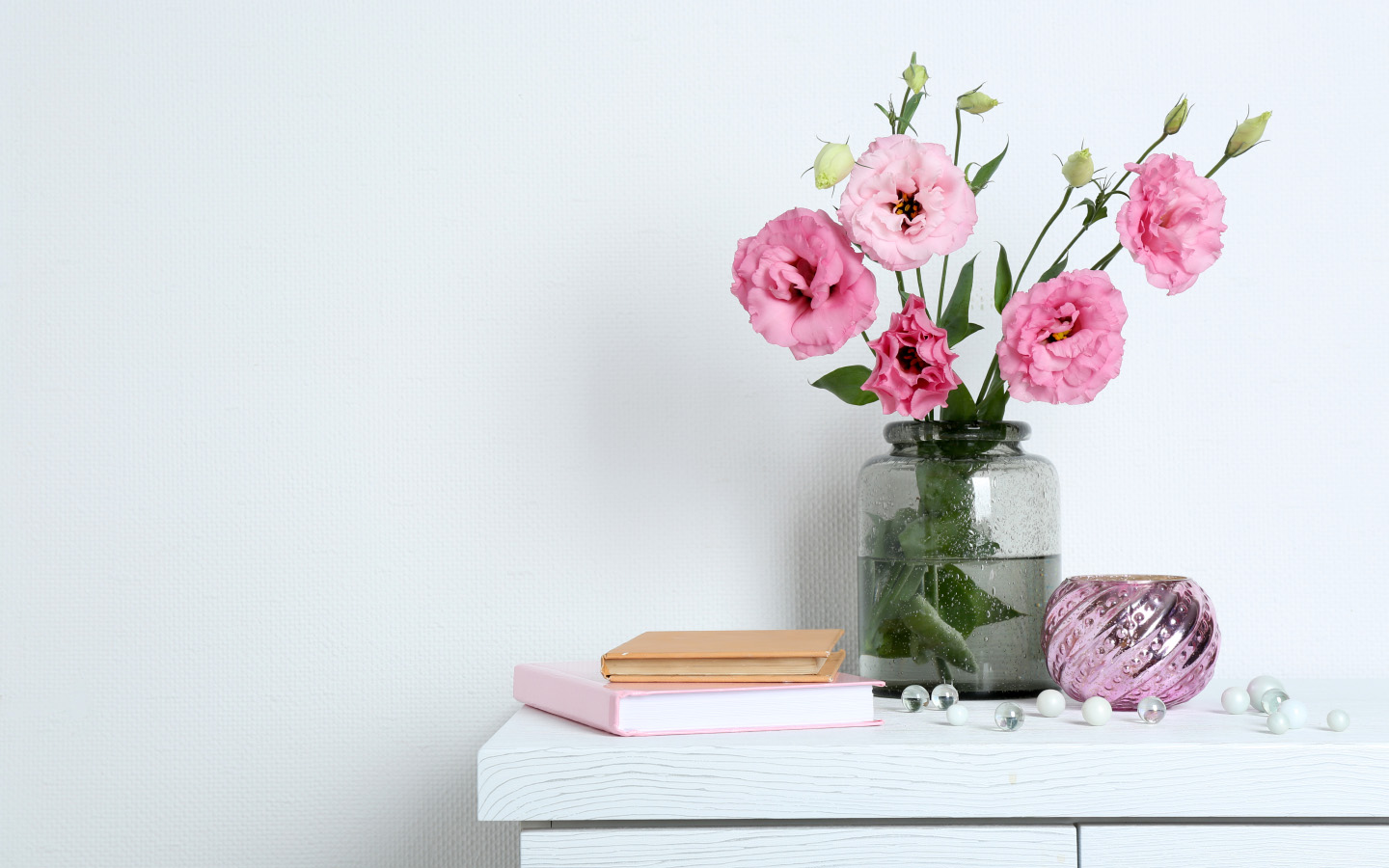 How to Bring Spring Indoors in 2023 | Zameen Blog