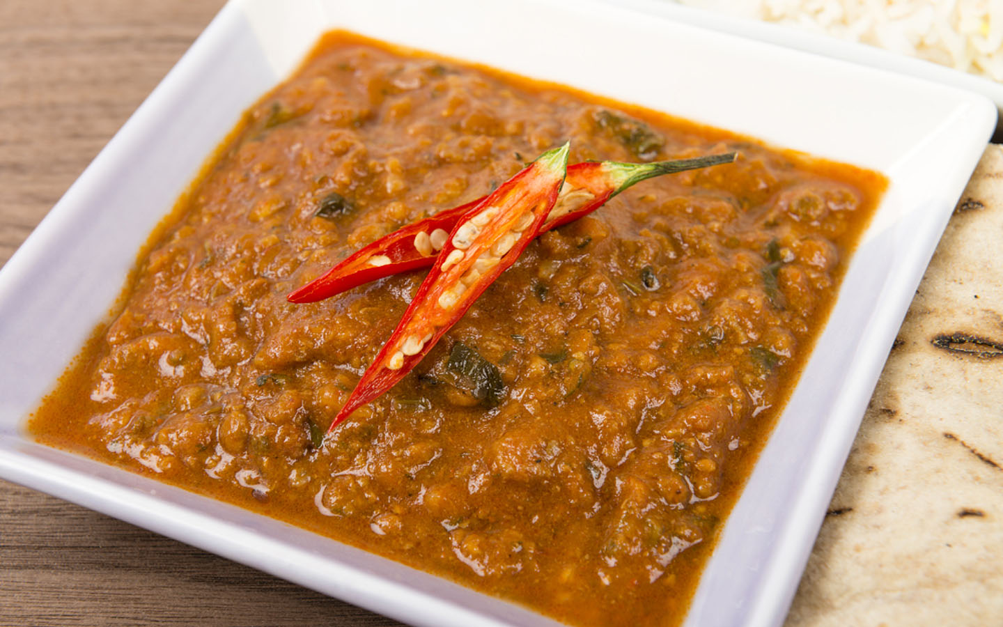 Food in Karachi and Lahore: Which City Leads the Way? | Zameen Blog