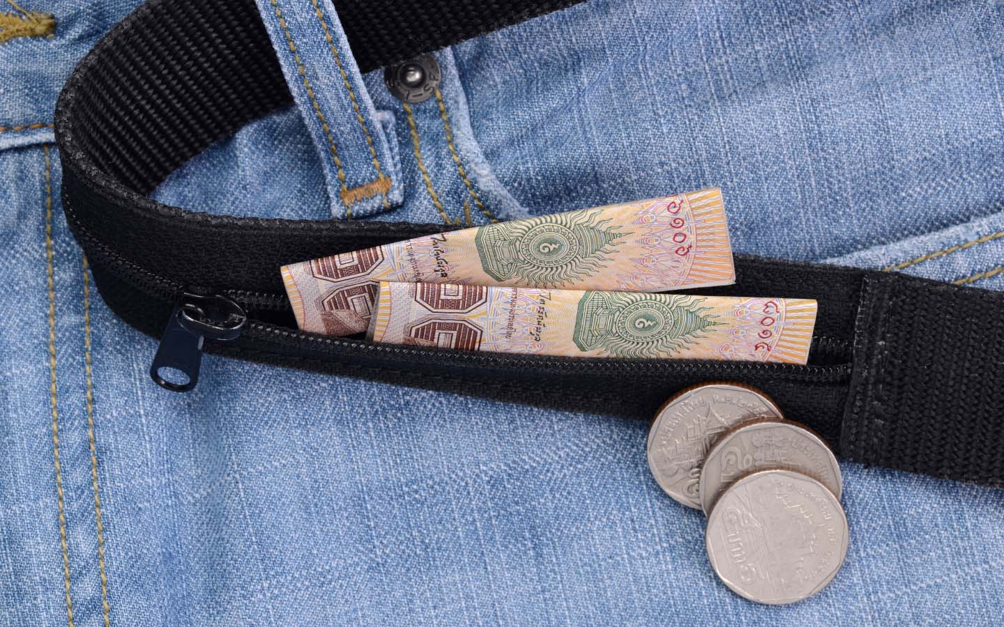 Smart Ways to Hide Money While Traveling | Zameen Blog