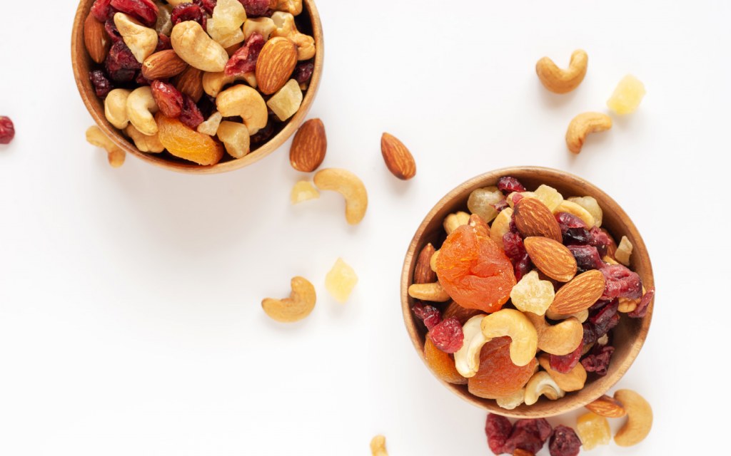 7 of the Best Healthy Snacks for Work | Zameen Blog