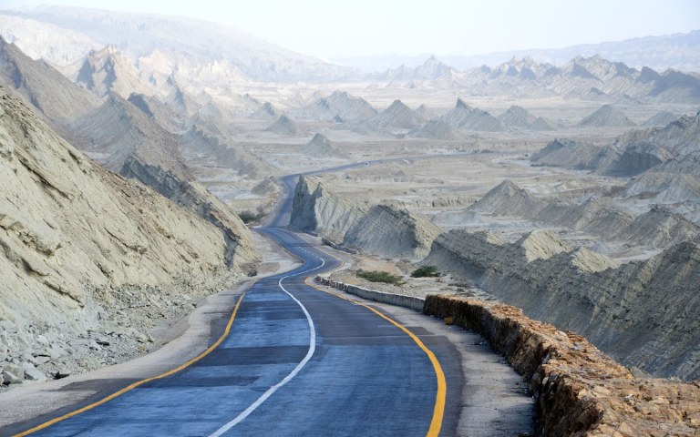 10 Most Scenic & Beautiful Roads in Pakistan | Zameen Blog