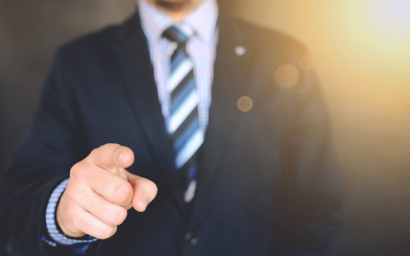 Top 5 Signs of a Bad Real Estate Agent | Zameen Blog