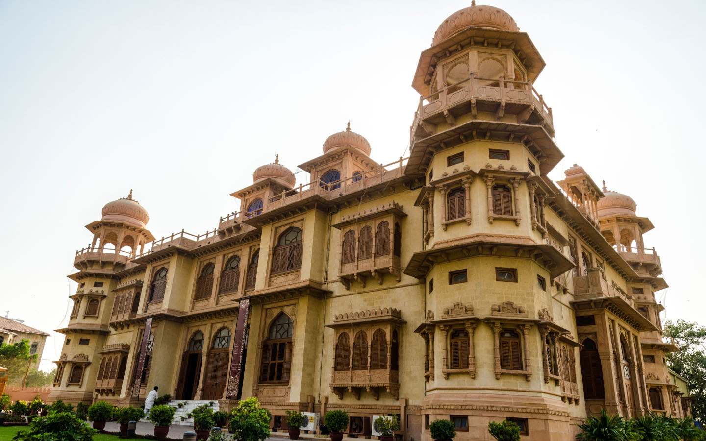 Most Famous Historical Buildings in Karachi | Zameen Blog