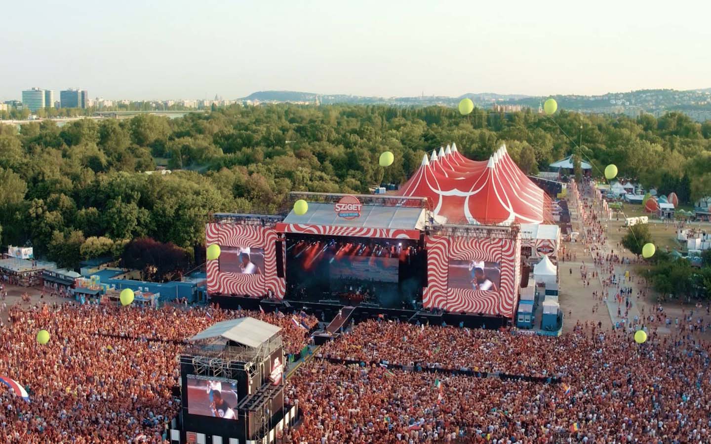 20 Awesome Summer Festivals Around the World | Zameen Blog