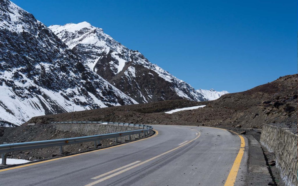 A Guide on Karakoram Highway - The 8th Wonder of the World | Zameen Blog