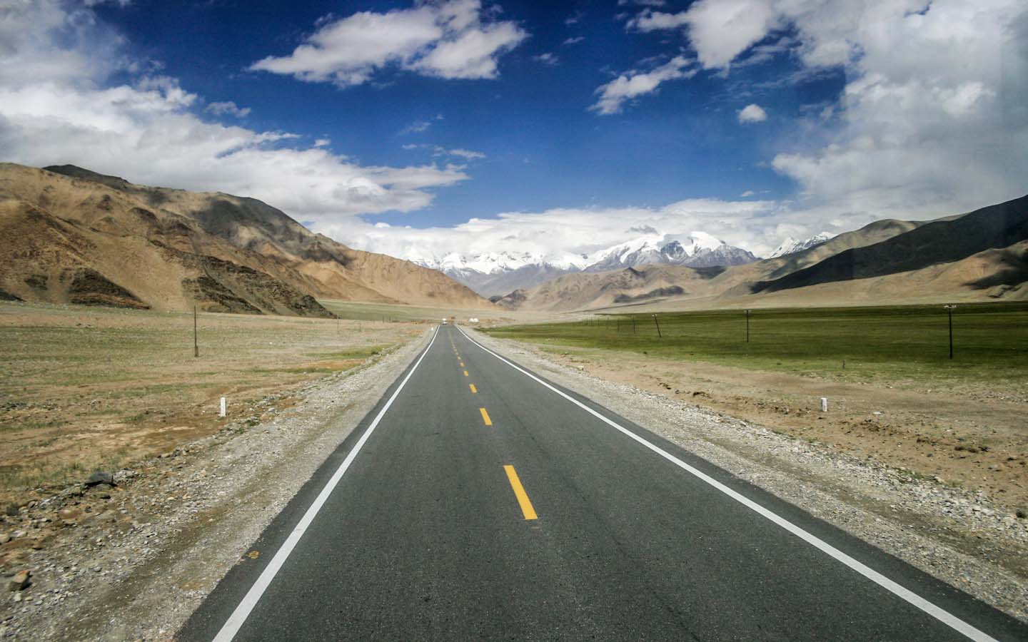A Guide on Karakoram Highway - The 8th Wonder of the World | Zameen Blog