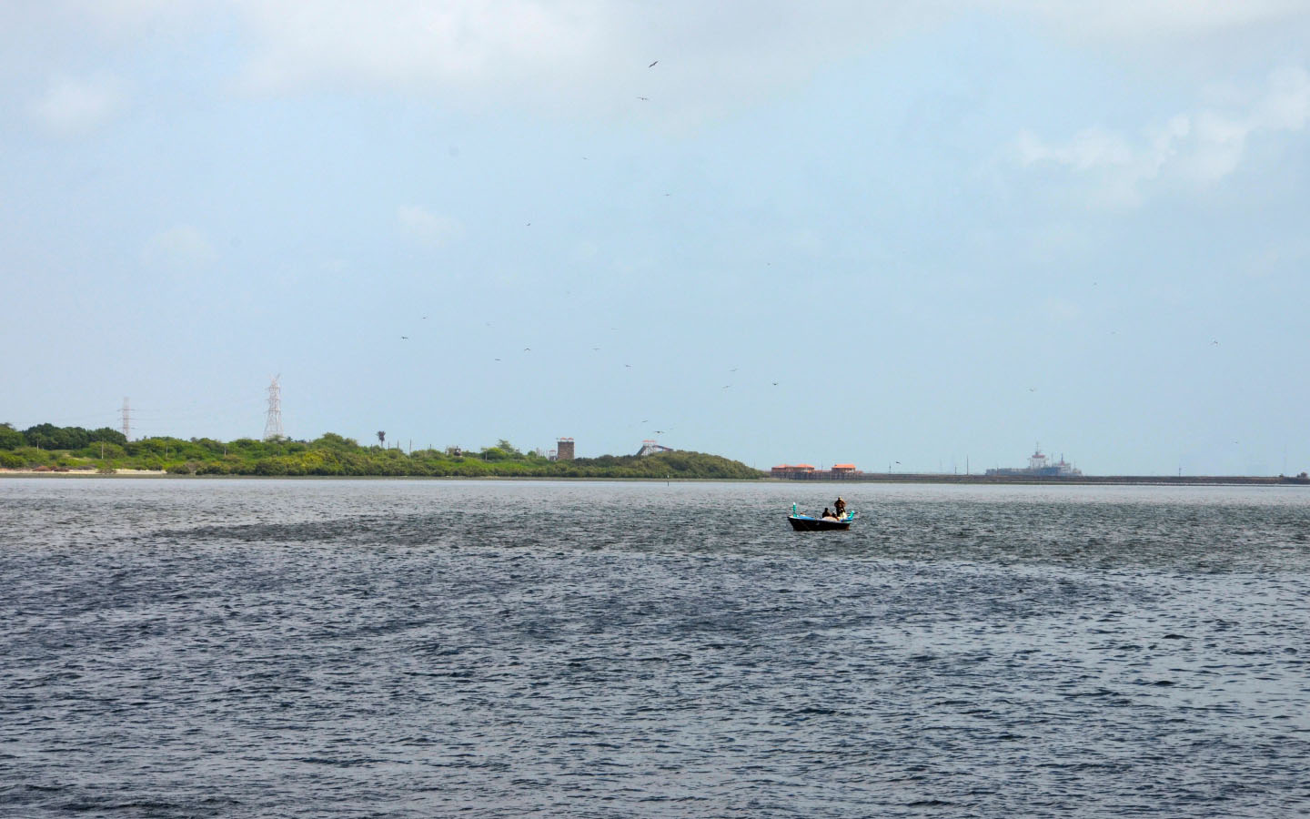 Fishing Spots in Karachi: Do Darya, Port Qasimg & More! | Zameen Blog