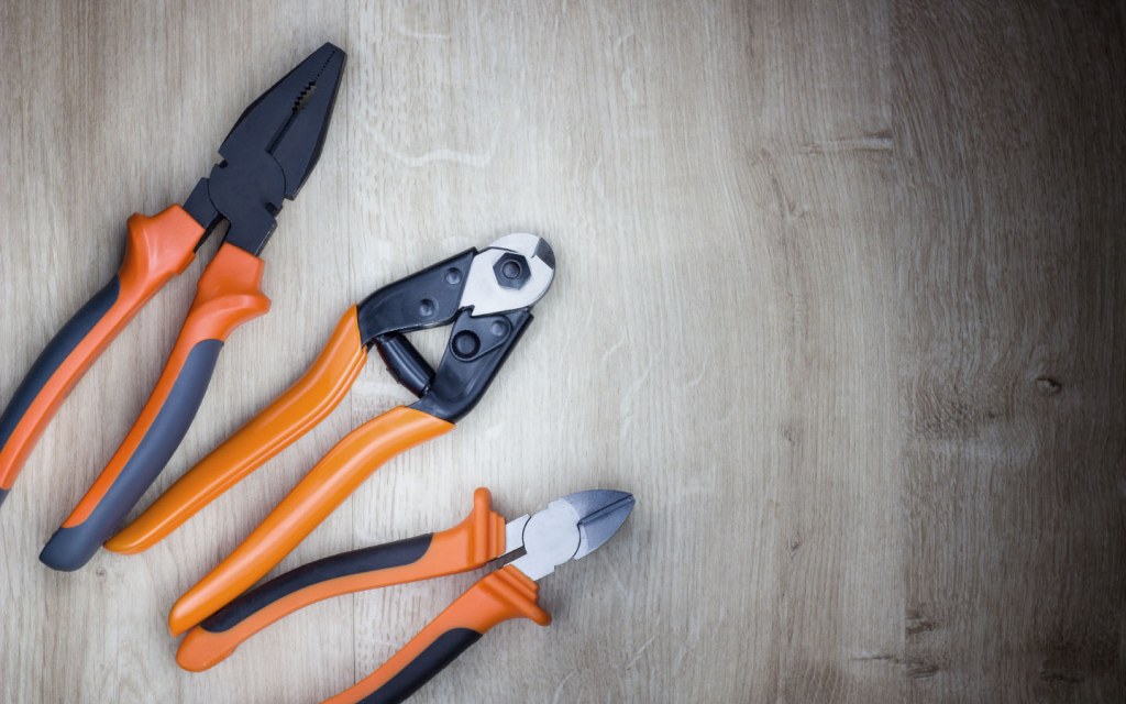 Basic Car Toolkit for Emergencies & Sudden Repairs | Zameen Blog