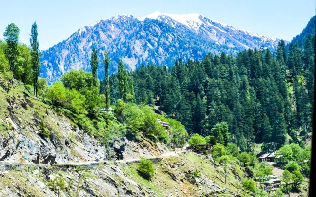 8 of the Most Dangerous Roads of Pakistan | Zameen Blog