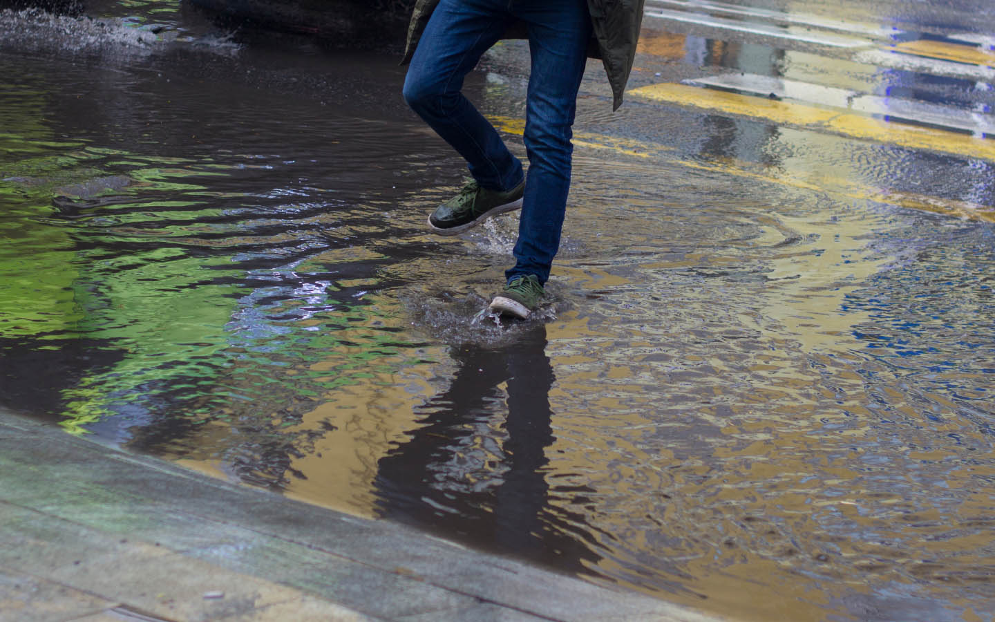 8 Safety Tips for Rainy Season Everyone Must Follow | Zameen Blog