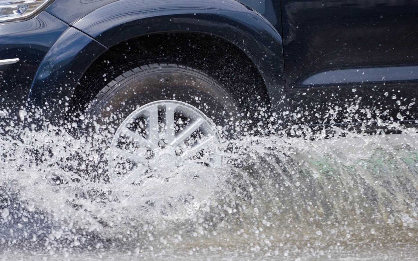 Safety Tips to Follow While Driving in the Rain | Zameen Blog