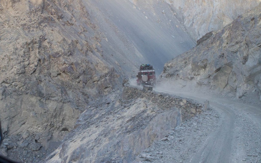 8 Of The Most Dangerous Roads Of Pakistan Zameen Blog