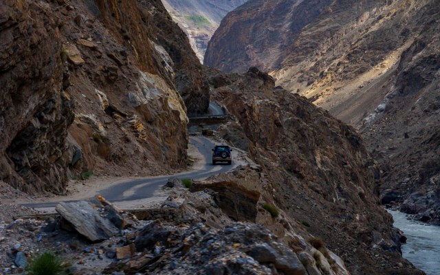 8 of the Most Dangerous Roads of Pakistan | Zameen Blog
