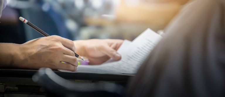 CSS Exam in Pakistan: Fee, Eligibility Criteria & More! | Zameen Blog