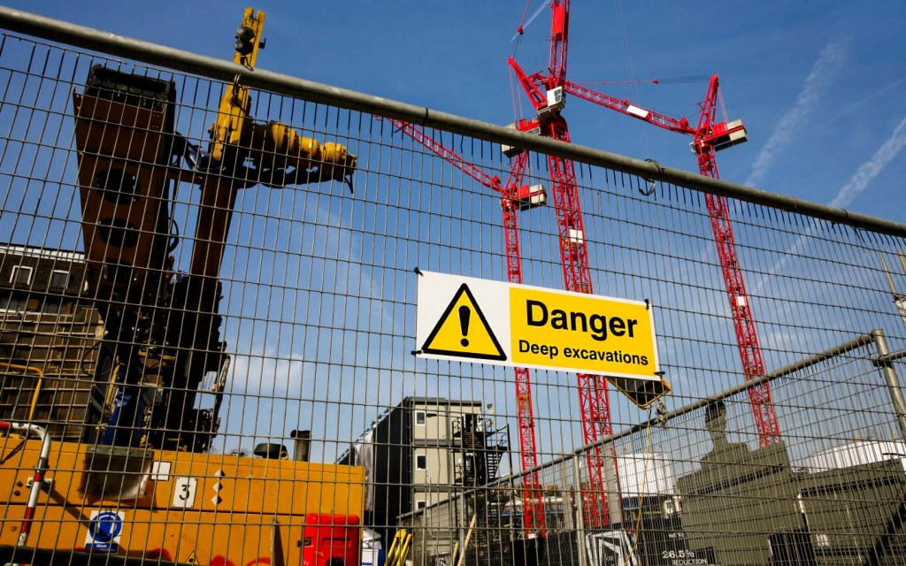 Common Construction Site Risks & Hazards | Zameen Blog