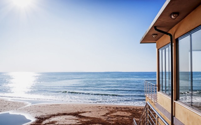 Beachfront Living: All the Pros and Cons | Zameen Blog