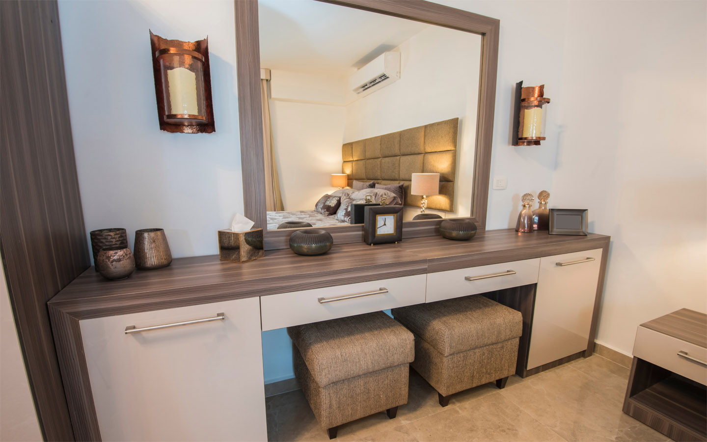 Designing the Perfect Dressing Table for Your Room | Zameen Blog