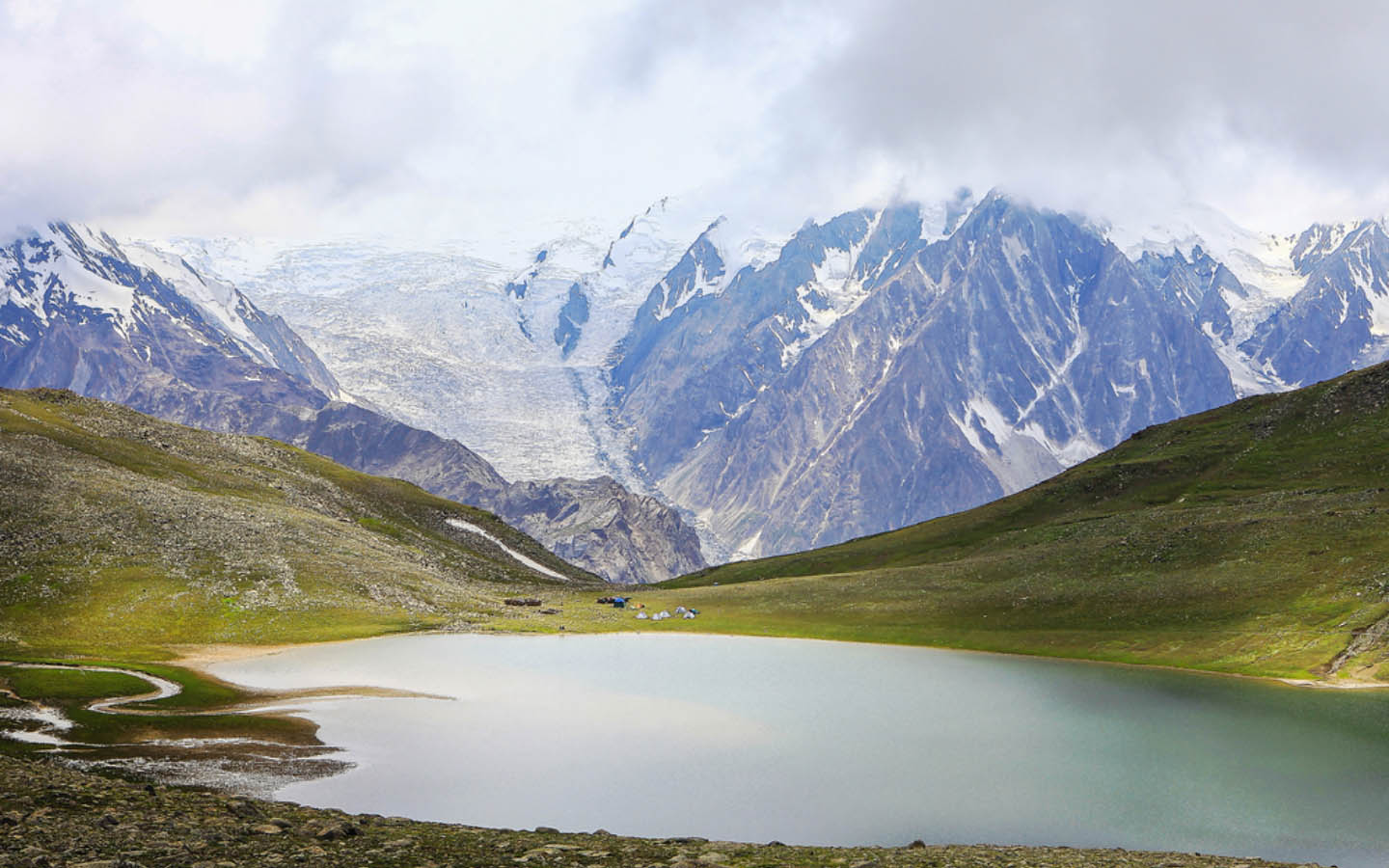 15 of the Most Beautiful Lakes in Pakistan | Zameen Blog