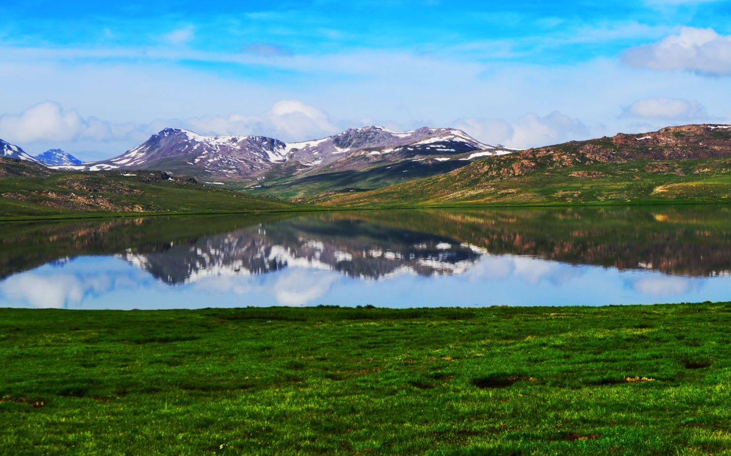 15 of the Most Beautiful Lakes in Pakistan | Zameen Blog