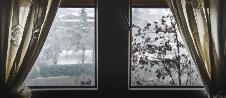 Tips on How to Insulate Windows for Winter | Zameen Blog