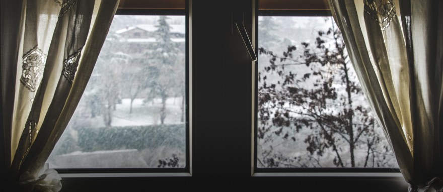Tips on How to Insulate Windows for Winter | Zameen Blog