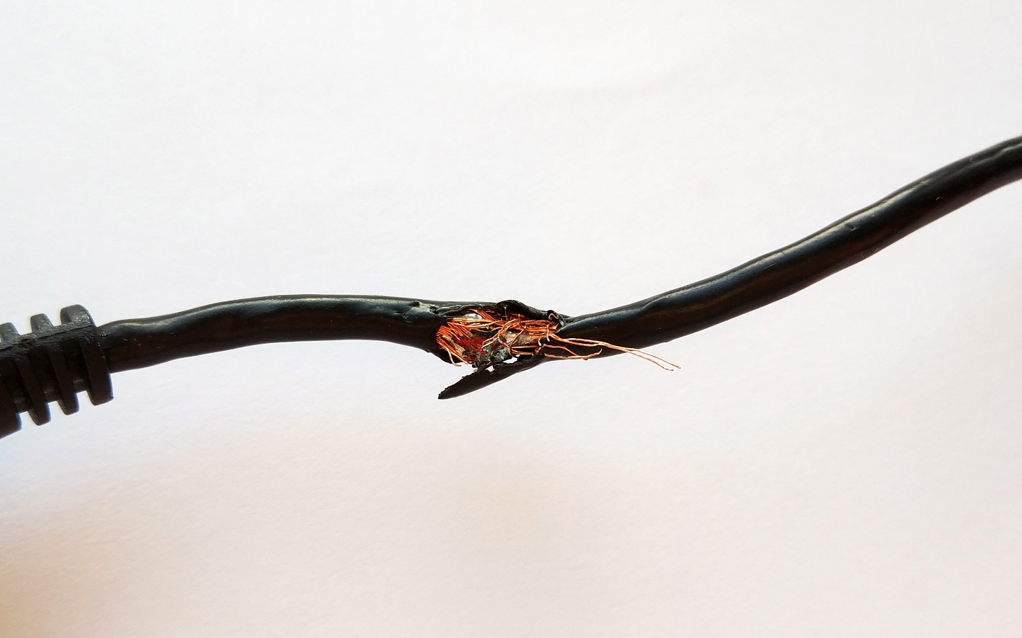 Some Warning Signs of Outdated Wiring | Zameen Blog