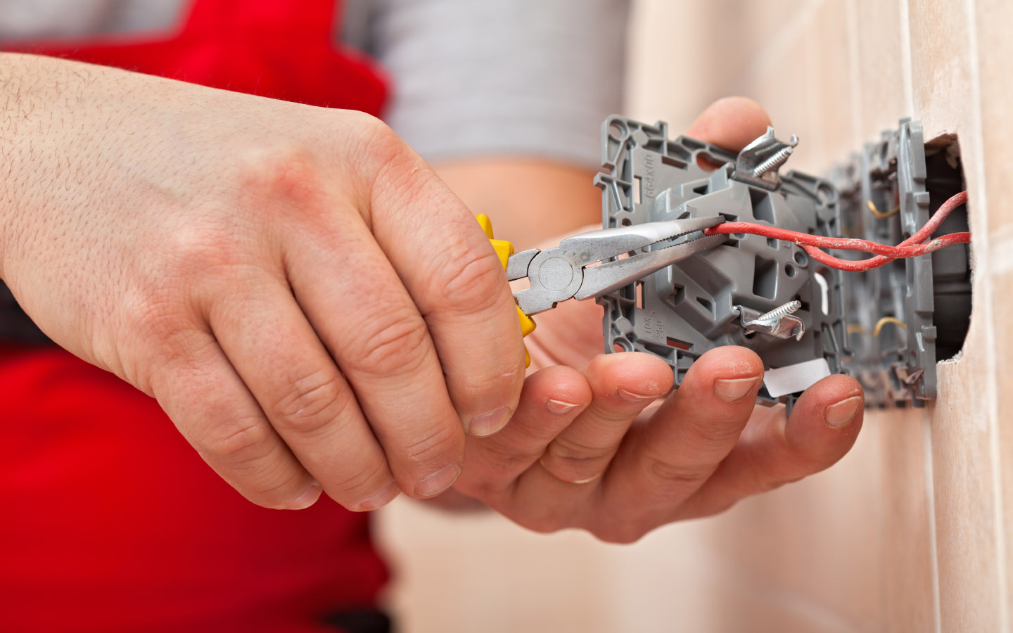 Some Warning Signs of Outdated Wiring | Zameen Blog