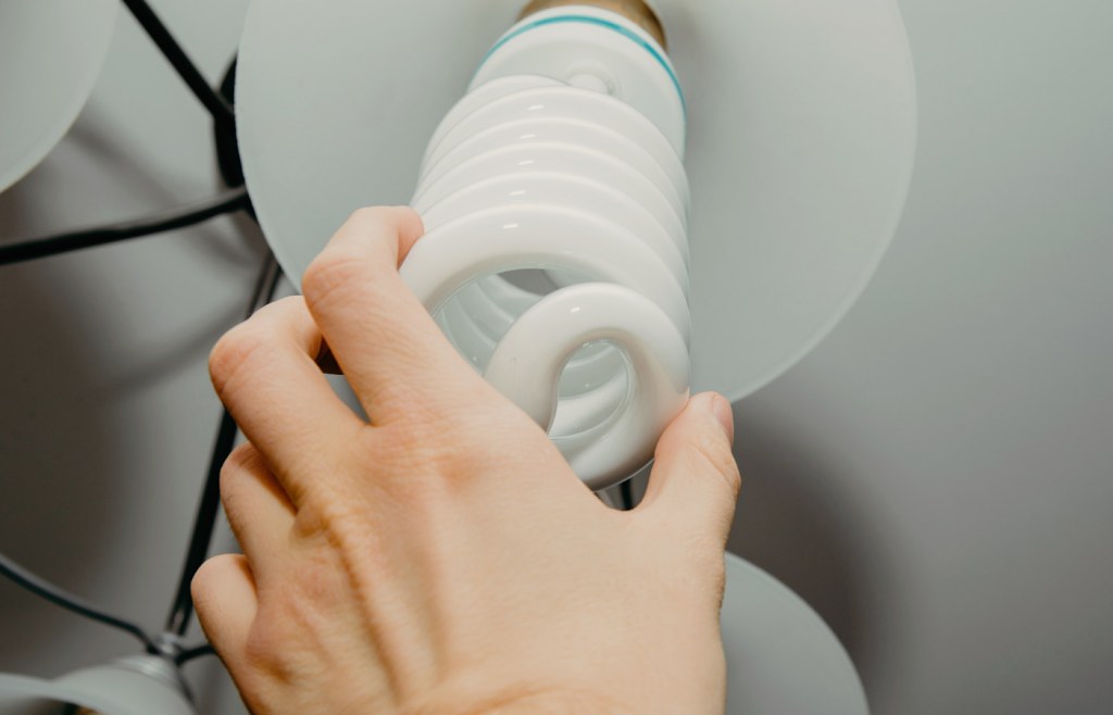 Energy-Savers or LEDs: Which is a Better Choice? | Zameen Blog