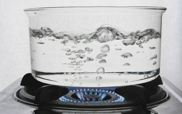 Easy Ways on How to Purify Water at Home | Zameen Blog