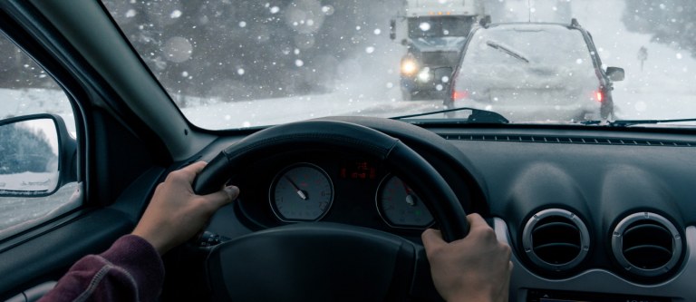 Road Safety Tips For Driving In the Snow | Zameen Blog