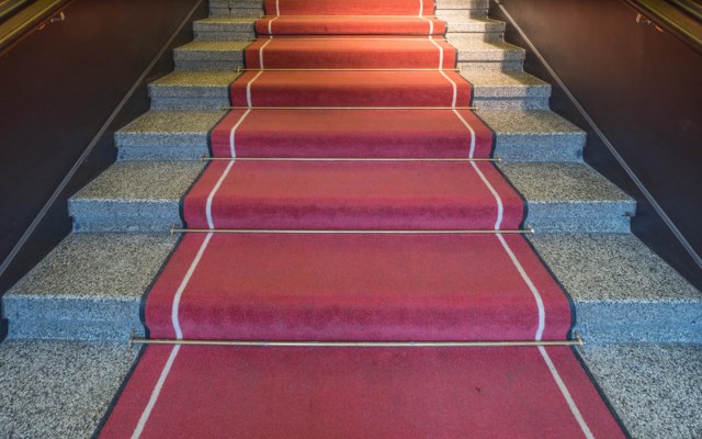 A DIY Guide on How to Install Carpet on Stairs | Zameen Blog