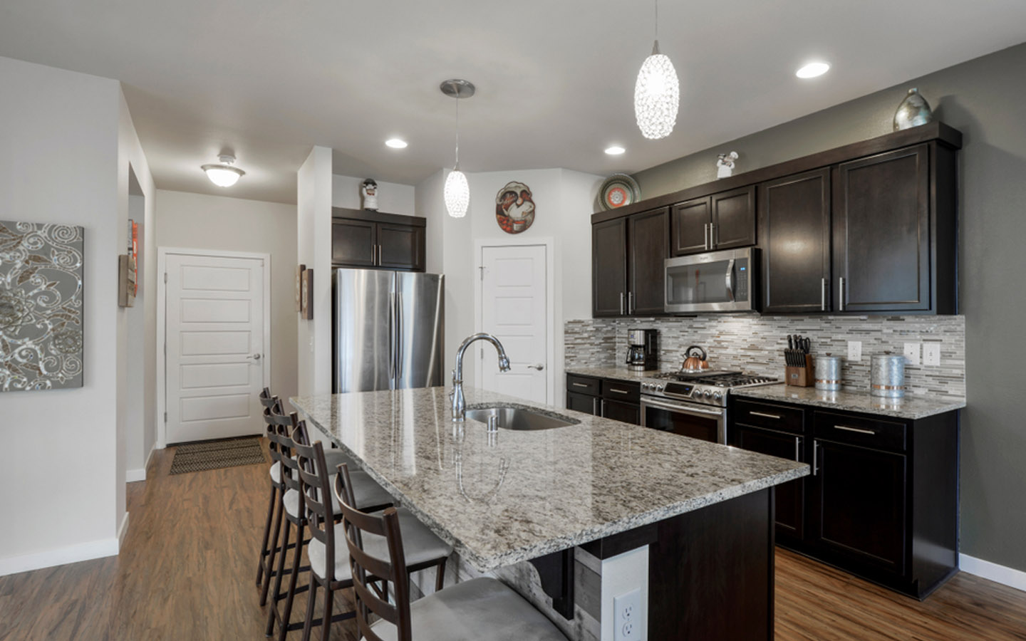 Acrylic Vs Laminate Finish Which One Is Best For Cabinets Zameen Blog