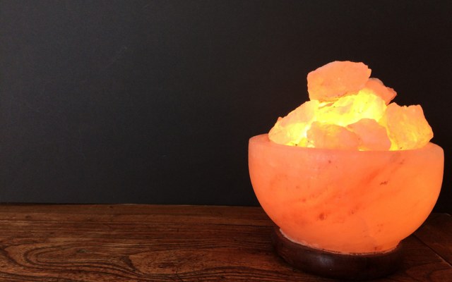 Benefits of Having a Himalayan Salt Lamp in Your Room | Zameen Blog