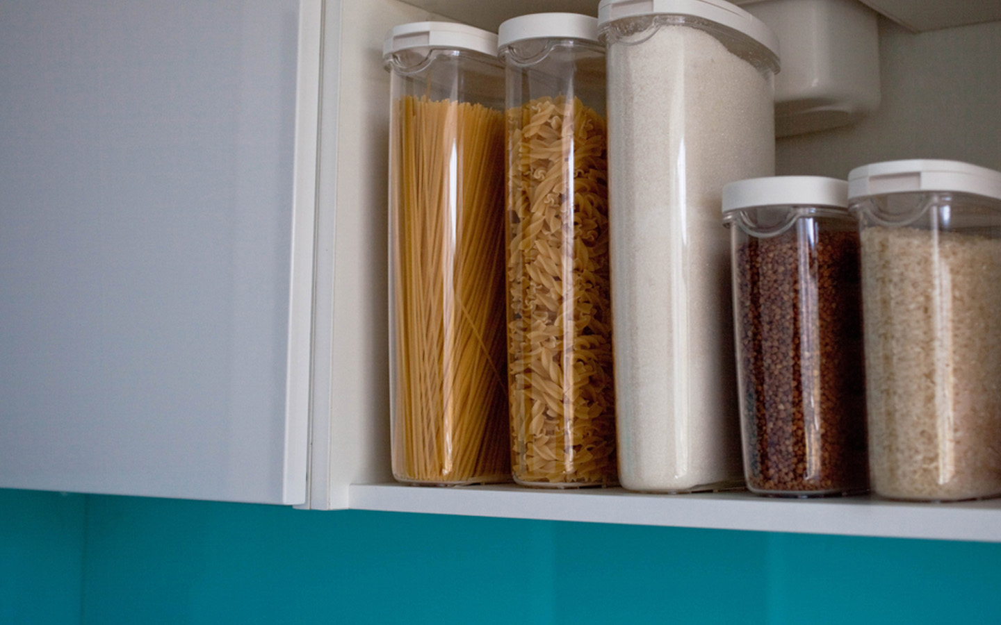 Best Ways to Smartly Store Food in the Kitchen | Zameen Blog