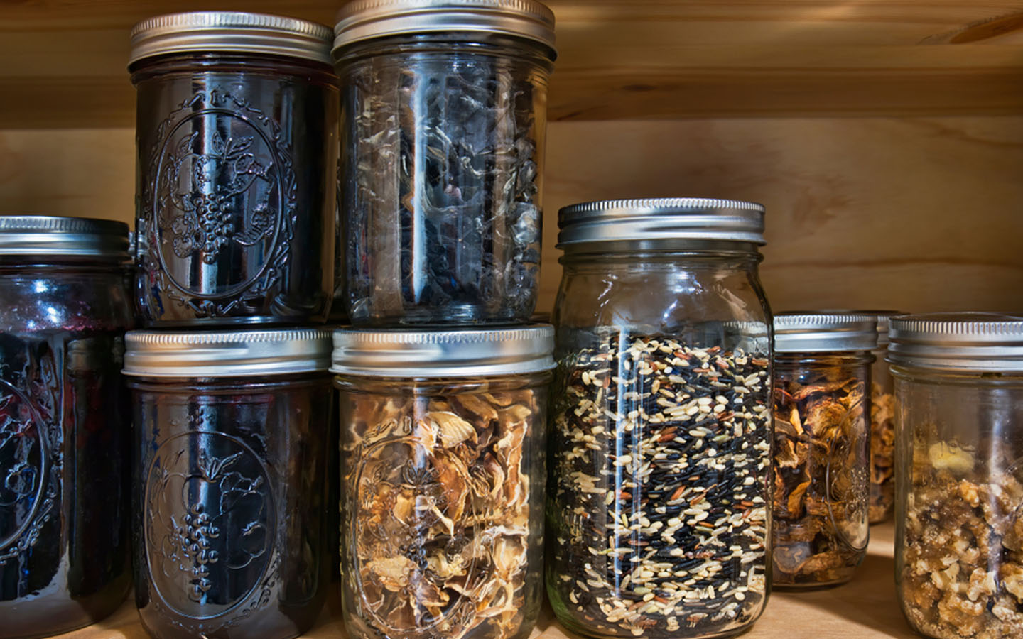 Best Ways to Smartly Store Food in the Kitchen | Zameen Blog