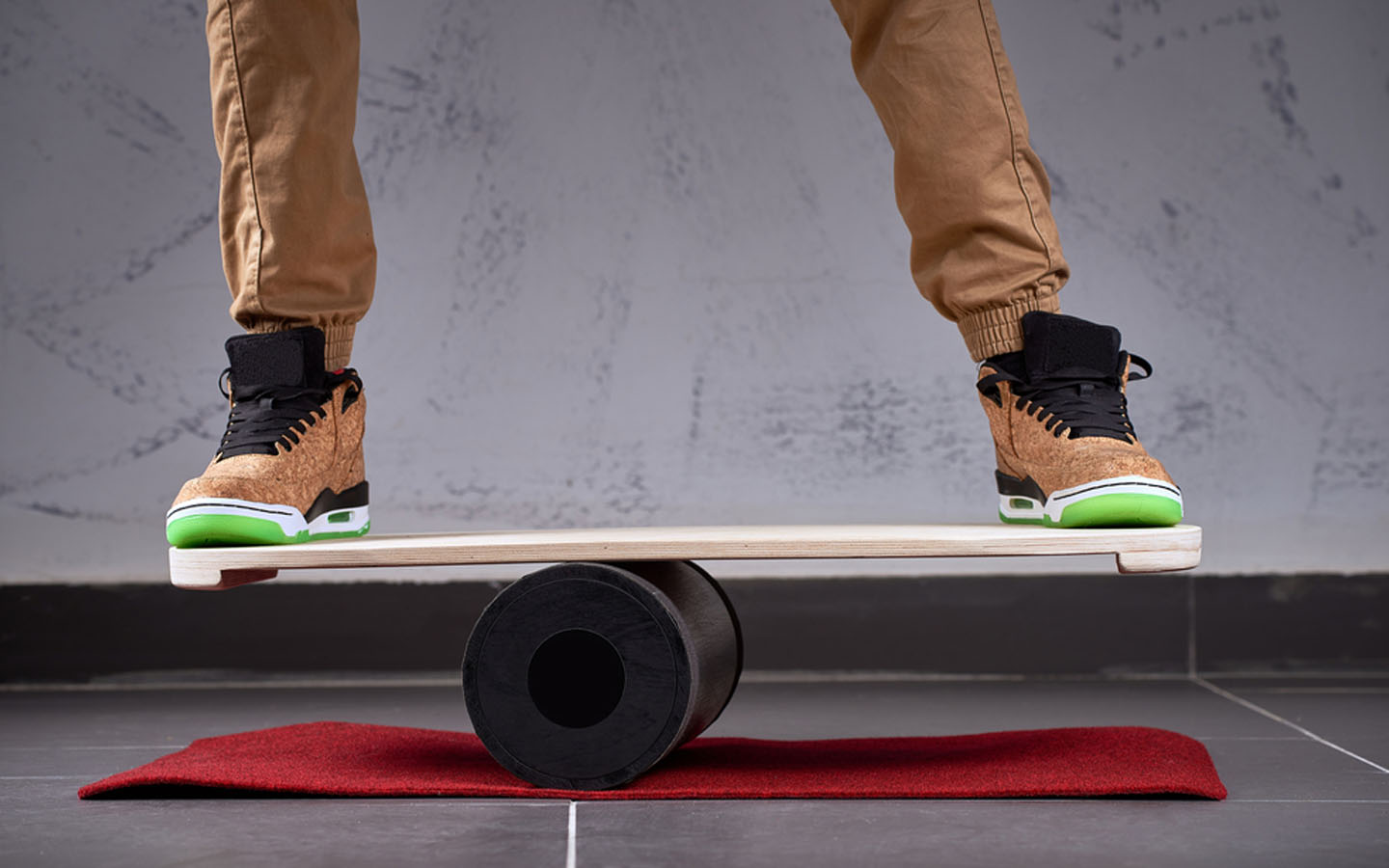 Homemade Gym Equipment Ideas: Weights, Sandbag & More | Zameen Blog