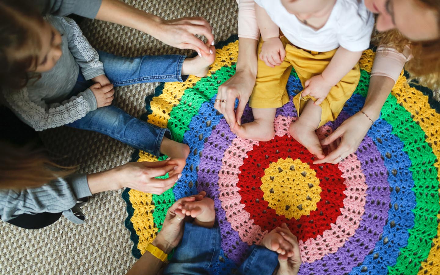 How to Make a Homemade Rug from Scratch | Zameen Blog