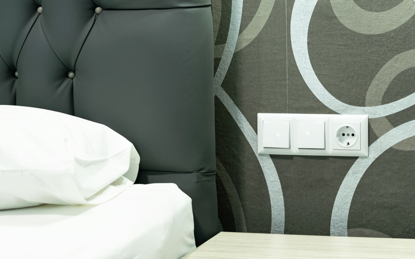 Where to Position Electrical Outlets In Your Home | Zameen Blog