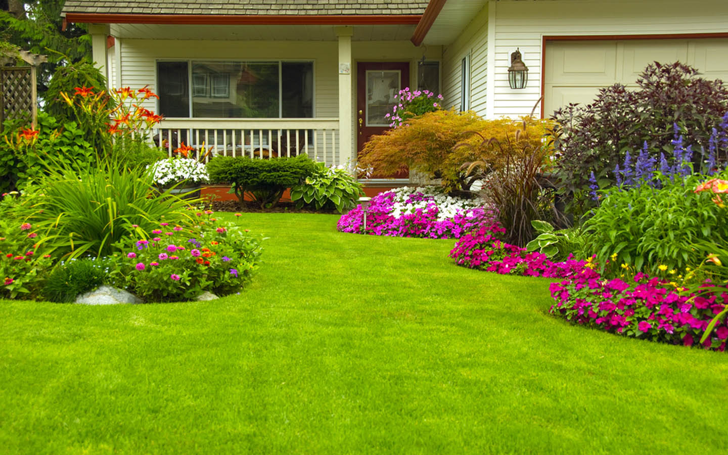 Lawn Maintenance: Tips, Tools, & Importance | Zameen Blog