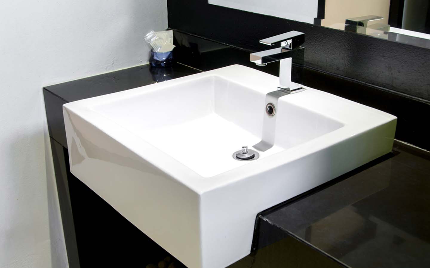 Choosing the Best Plumbing Fixtures for Your Bathroom | Zameen Blog