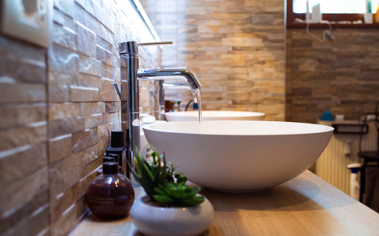 Choosing the Best Plumbing Fixtures for Your Bathroom | Zameen Blog