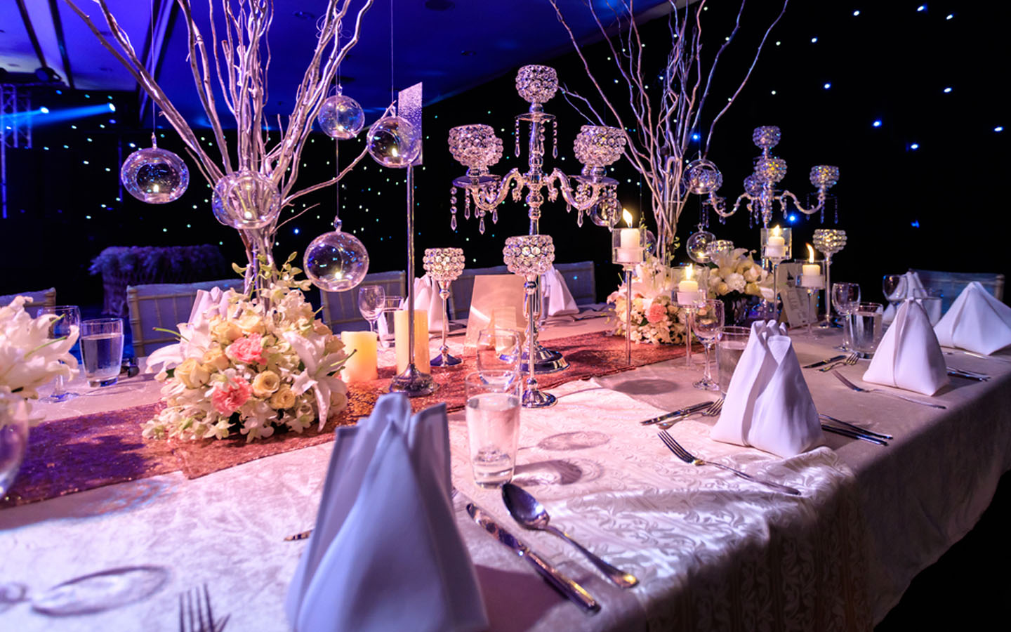 Decorate Your Dining Table for a Dinner Party at Home | Zameen Blog